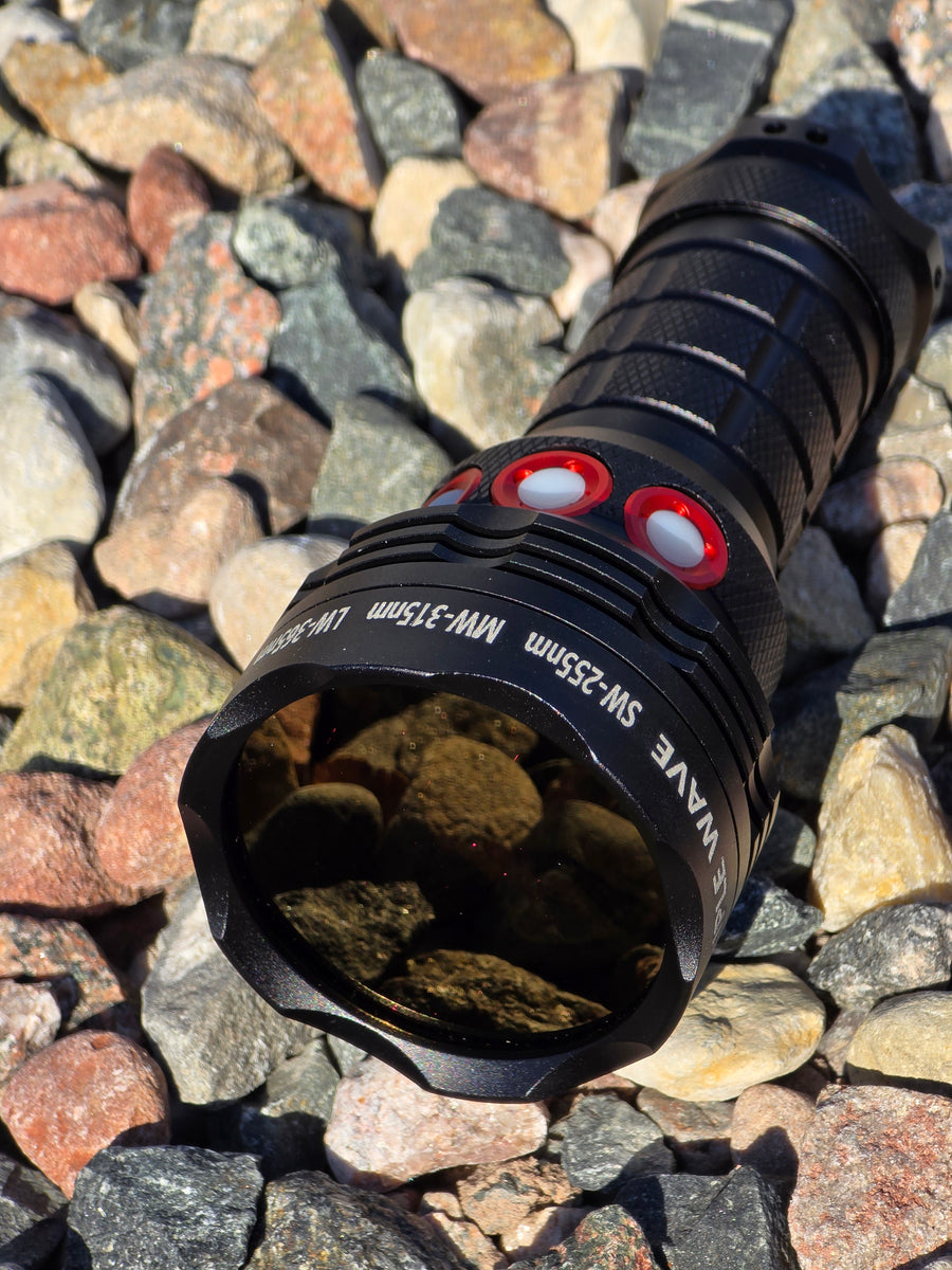 Triplewave UV Flashlight 255nm-310nm- 365nm – Yooperlites