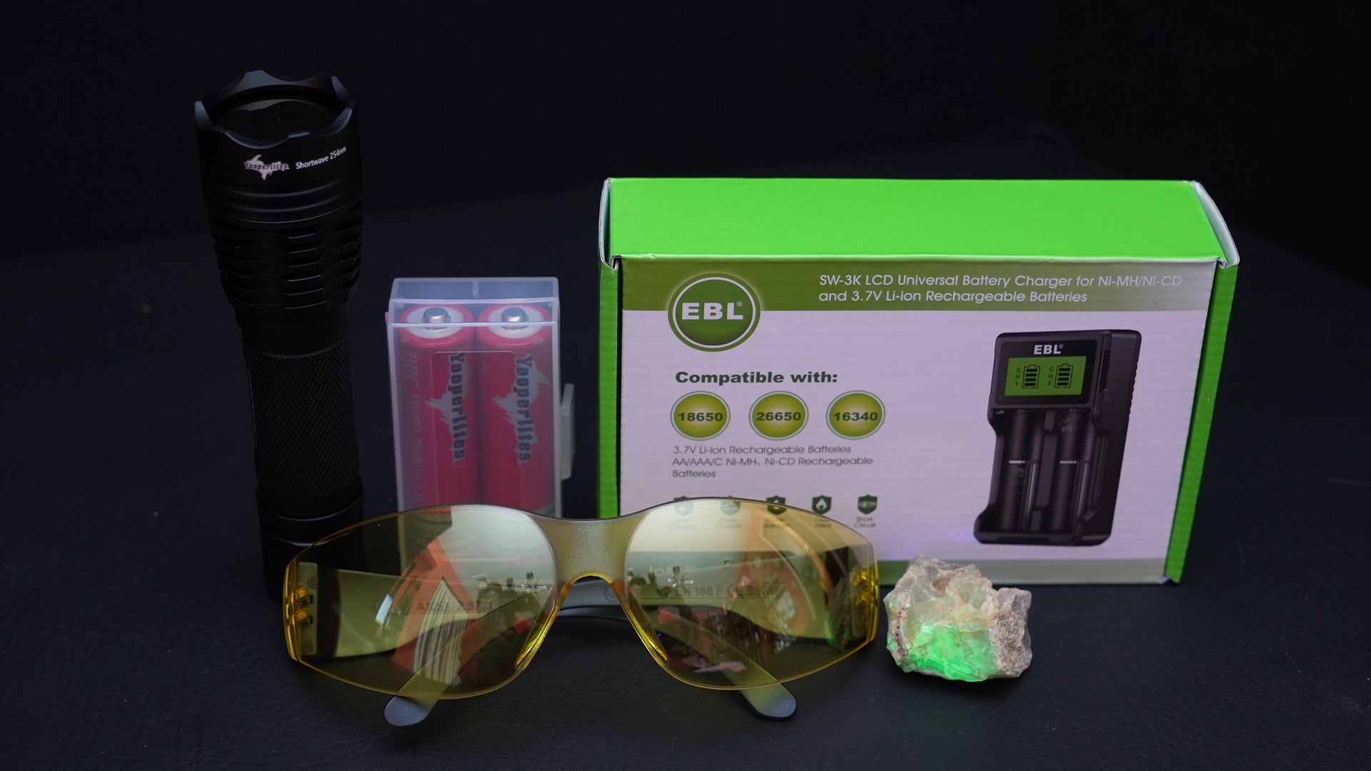 Yooperlites M1 Shortwave 254nm Flashlight Package